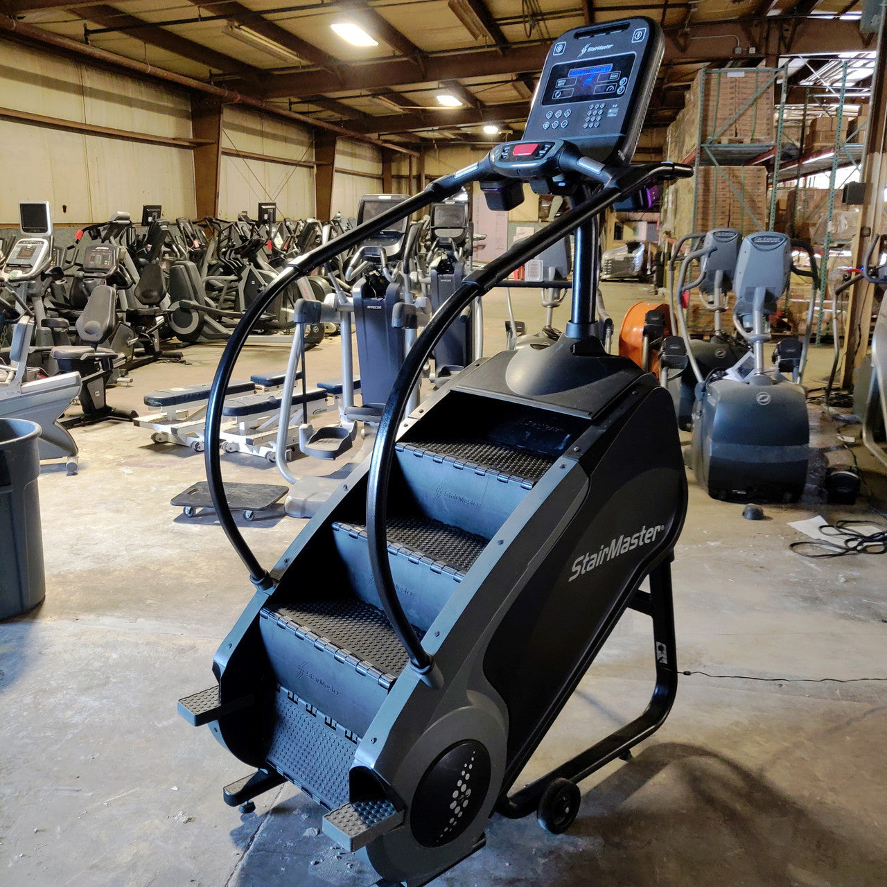 LIKE NEW Stairmaster Gauntlet 8 Series Stairclimber LIKE NEW Stairmaster Gauntlet 8 Series Stairclimber
