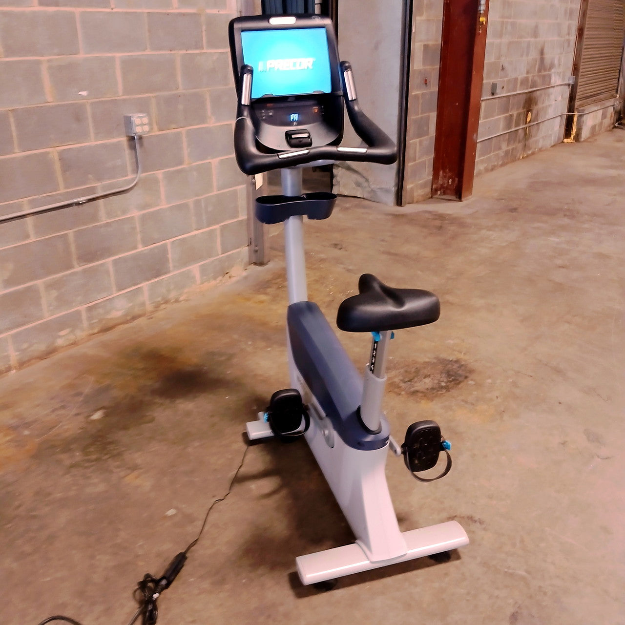 Precor UBK 885 Upright Bike w/ P82 Console