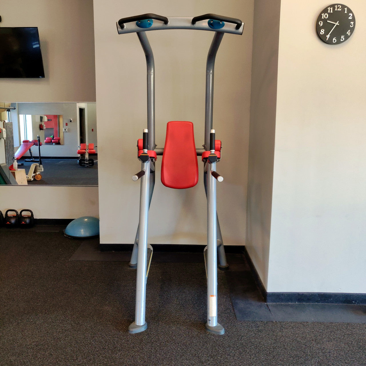 Matrix Magnum Vertical Knee Raise (VKR) w/Chin