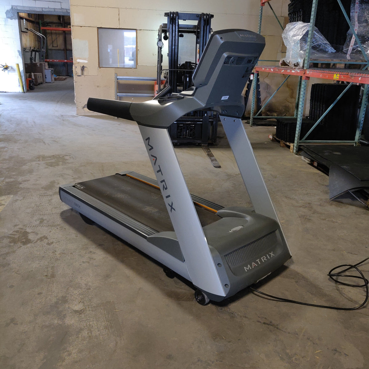 Matrix Treadmill with Ultimate Deck and Smartscreen (Touchscreen Doesn