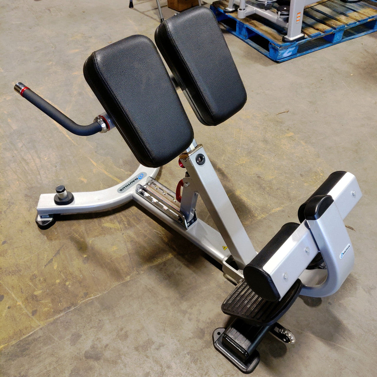 Nautilus Back Extension Bench