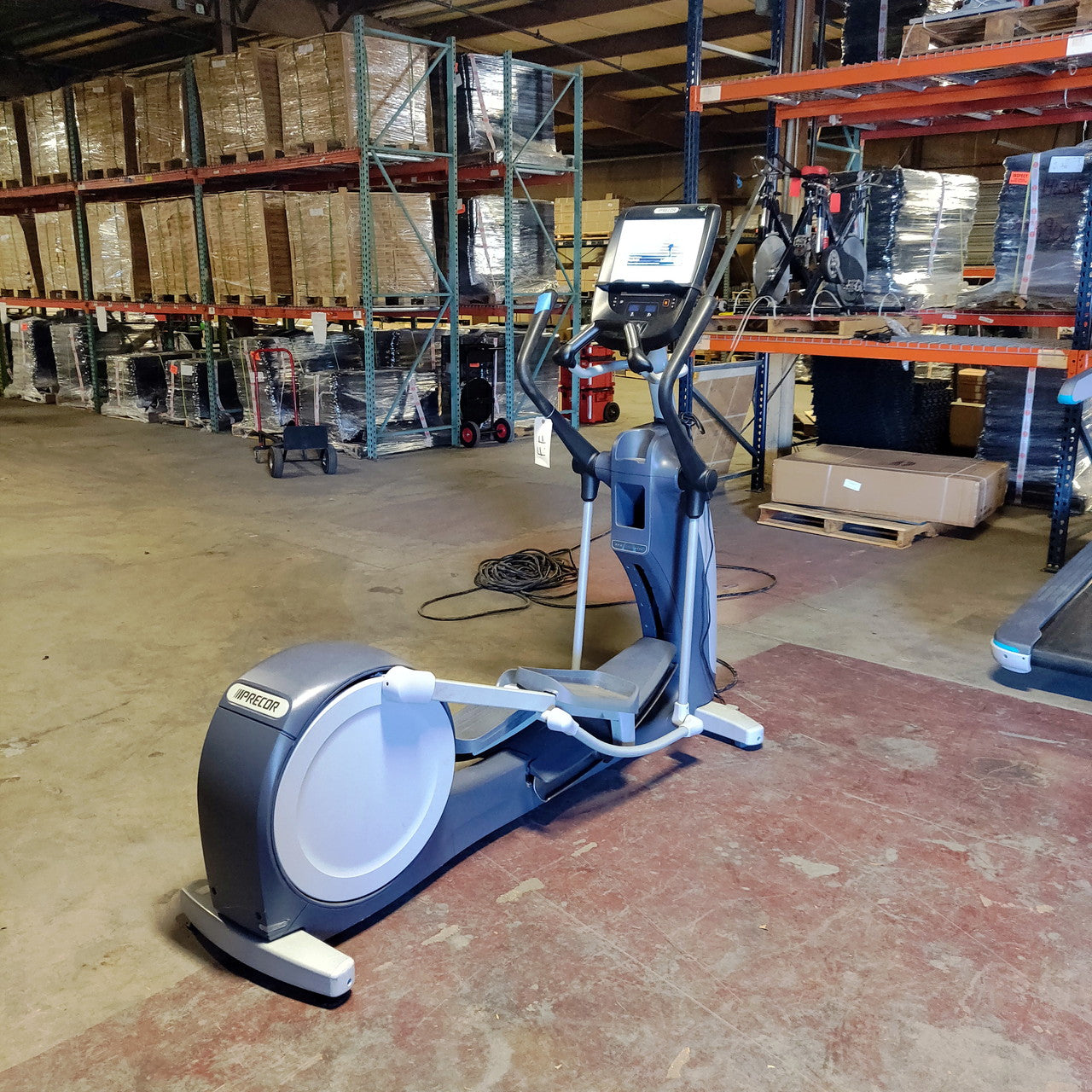 Precor EFX 885 Total Body Elliptical w/Converging Crossramp + p82 Cons