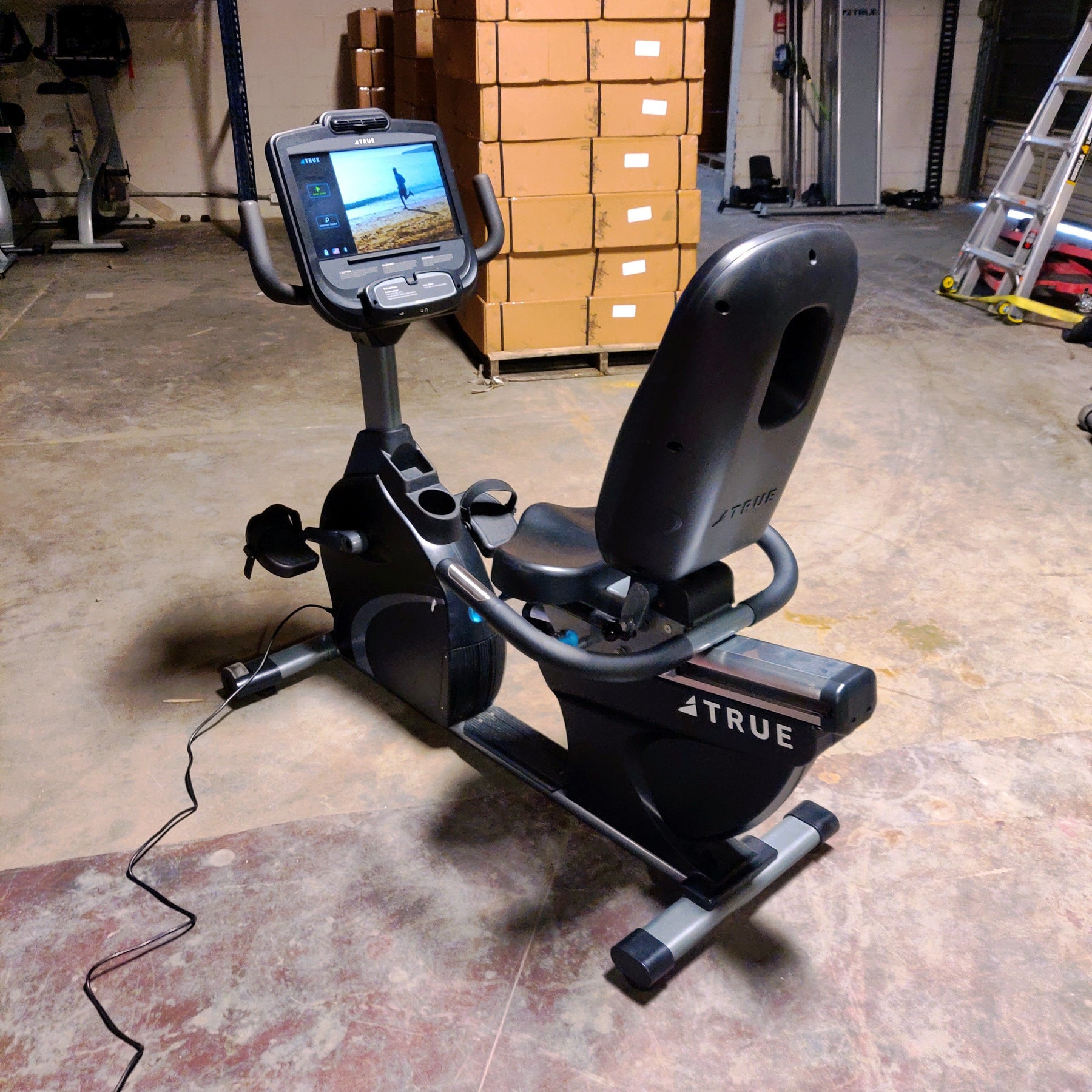 TRUE Recumbent Bike with Interactive Digital Console Screen RC900 Mode